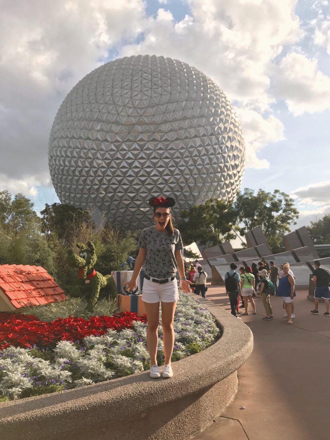 11 Cute And Comfortable EPCOT Outfit Ideas For Women - That Disney Fam