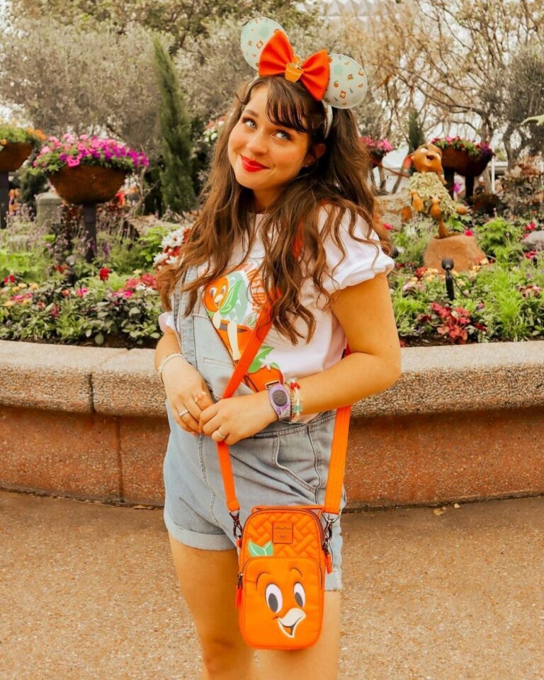 15 Cute And Comfortable EPCOT Outfit Ideas For Women - That Disney Fam