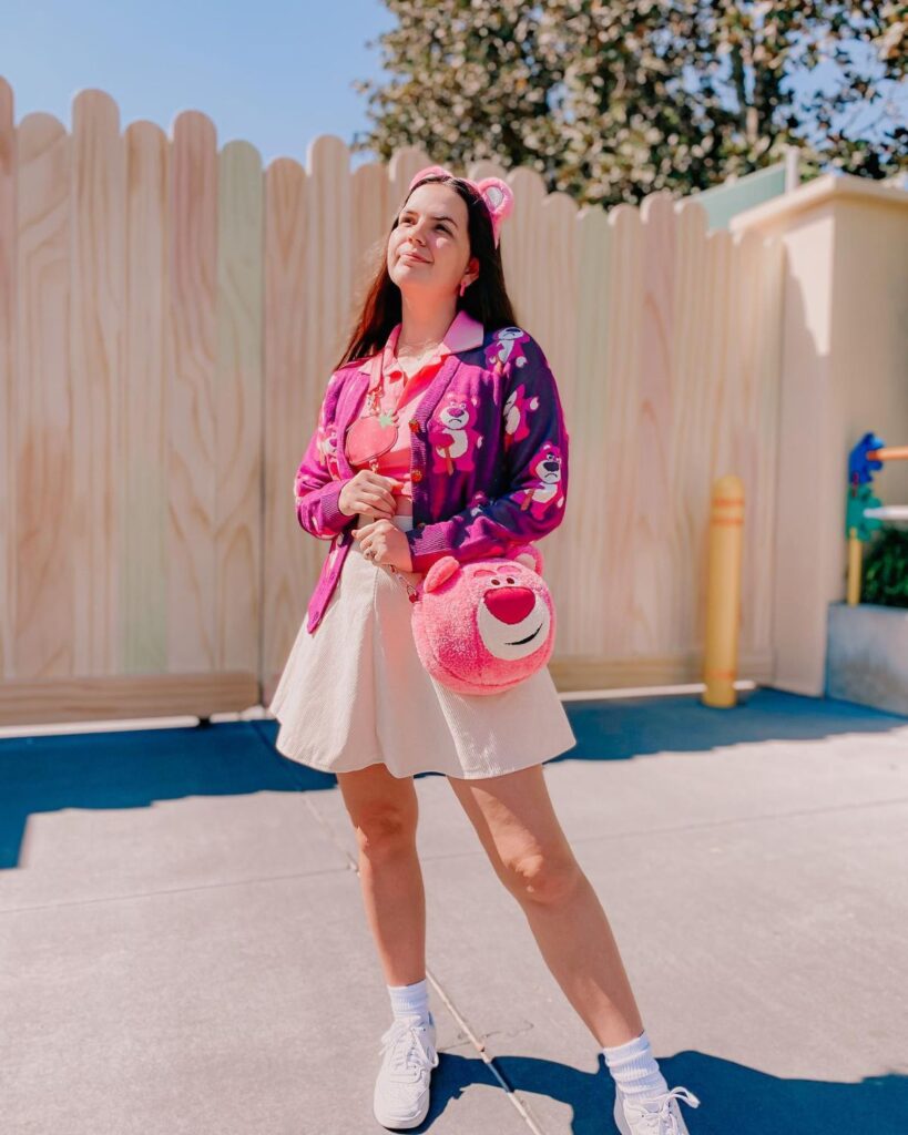 5 Lotso Disneybound Outfits Perfect For All You Huggers - That Disney Fam