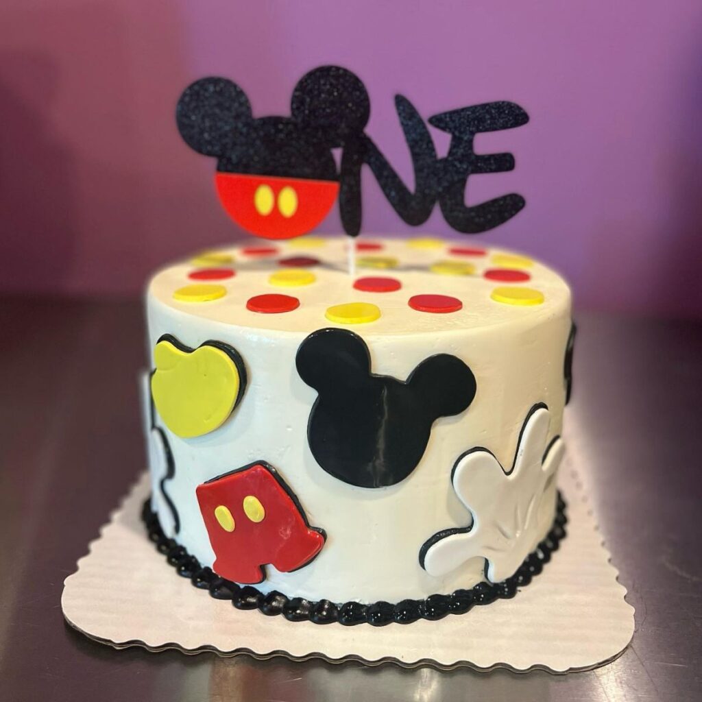 10 Mickey Mouse Birthday Cakes That Are The Absolute Cutest - That ...