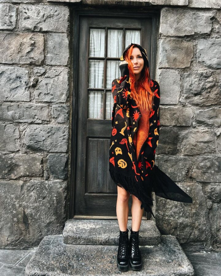 8 Best Hocus Pocus Disneybound Outfit Ideas - That Disney Fam