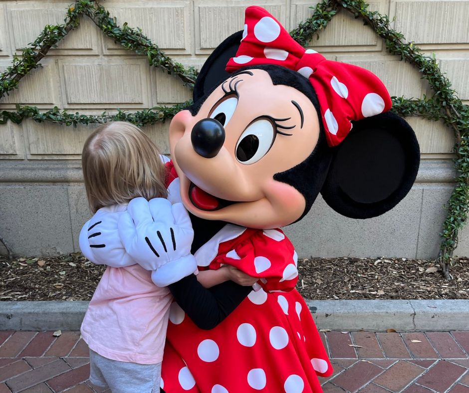 Is The Disney Hug Rule An Official Rule? - That Disney Fam
