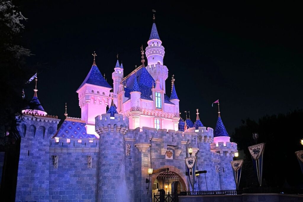 10 Beautiful Spots In Disneyland At Night - That Disney Fam