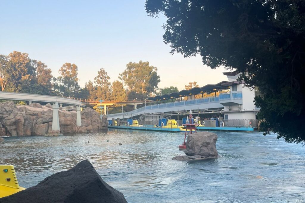 10 Water Rides At Disneyland That Are A Splashing Good Time - That ...