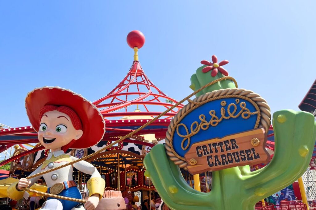 20 Slow-Moving Disneyland Rides - That Disney Fam