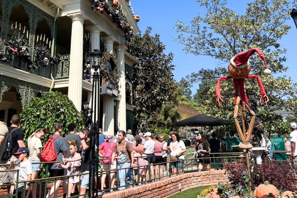 9 Fun Facts About Haunted Mansion At Disneyland - That Disney Fam