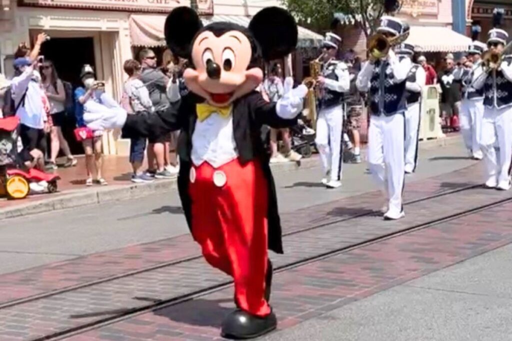 17 Fascinating Mickey Mouse Facts - That Disney Fam