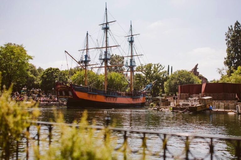 10 Water Rides At Disneyland That Are A Splashing Good Time - That ...