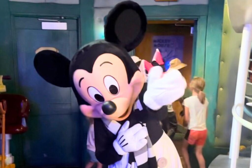 10 Places to Find Mickey Mouse in Disneyland - That Disney Fam