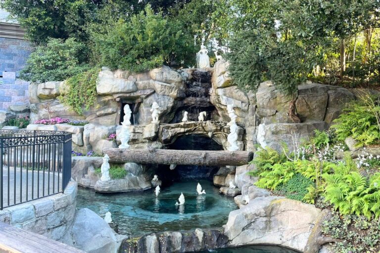 18 Secret Spots In Disneyland - That Disney Fam