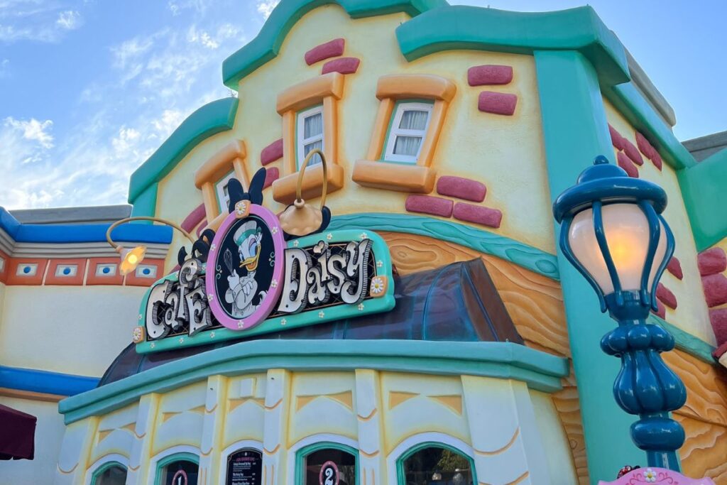 10 Best Places To Get Coffee in Disneyland - That Disney Fam